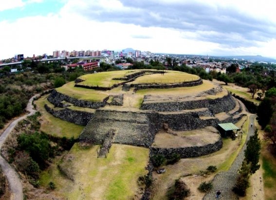 Descubre en compañía de un guía, estos túneles secretos de lava ...